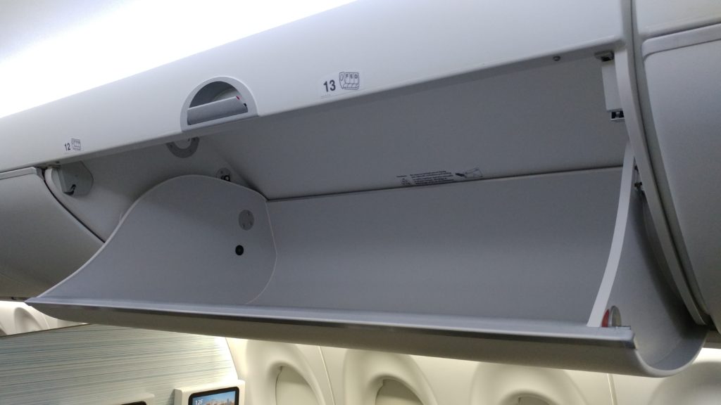 [PHOTOS] Air Canada Unveils First Airbus A220 - APEX