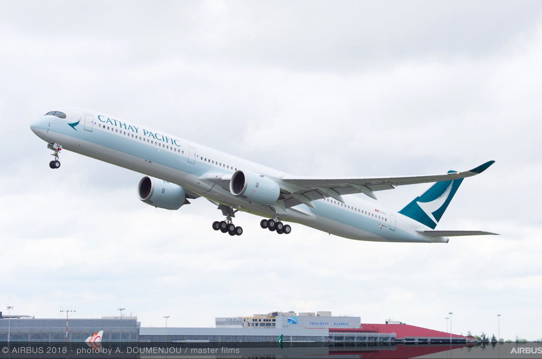 New Cathay Seats Face Delays as Aircraft Deliveries Are Re-Negotiated ...