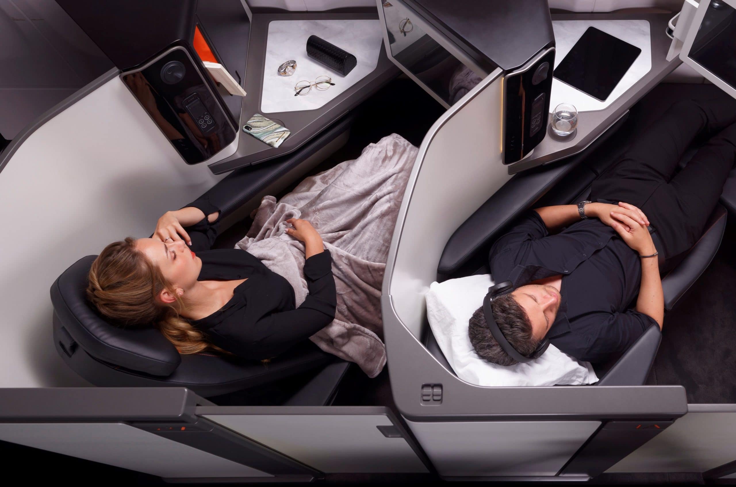 [PHOTOS] STELIA Unveils Business-Class OPERA Seat - APEX