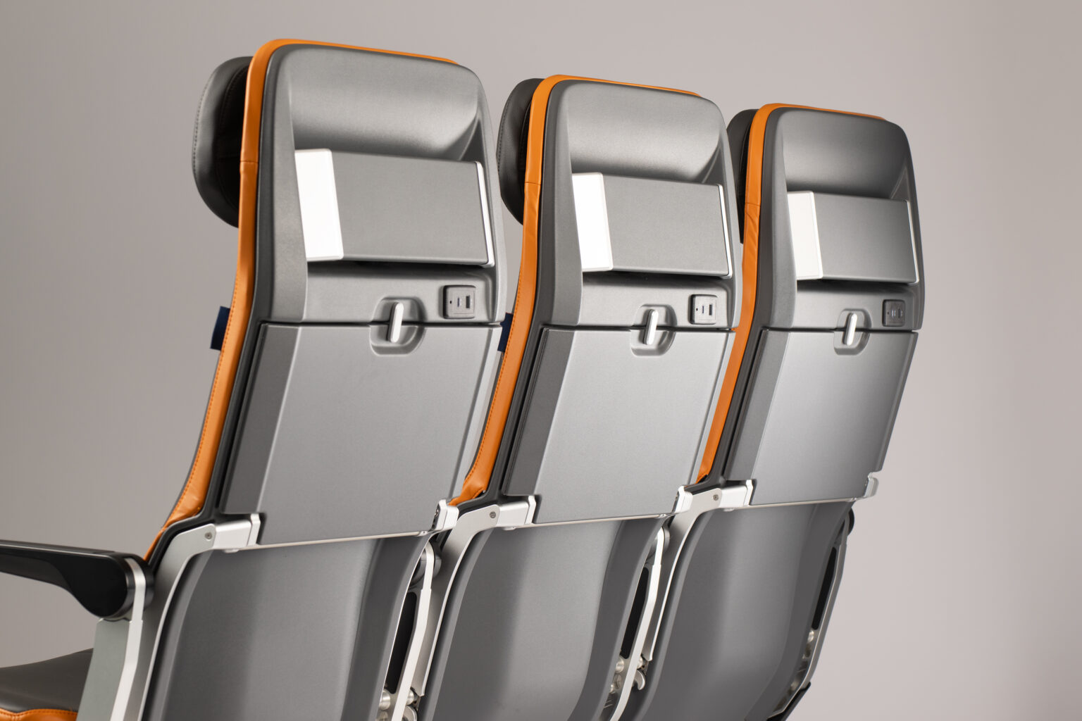AIX 2025: Mirus Unveils New Reclining Economy Seat, Hawk Duo - APEX